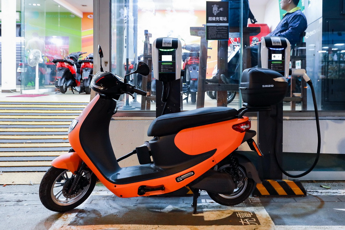 最好養的電動機車！eMOVING iE125搶搭補助末班車 - CarStuff 人車事